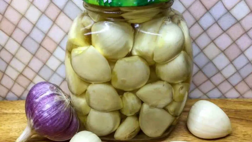 Soak Garlic in Water: The Many Extraordinary Benefits – Tipsin the Garden